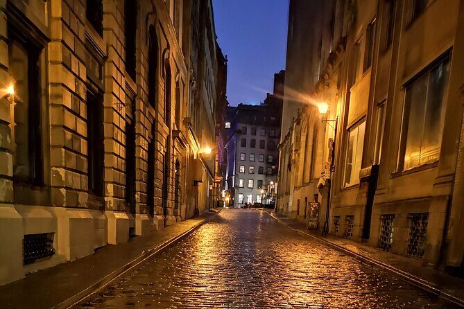 Private Guided Evening Old Montreal Walking Tour with Ruby Roy - The Experience: What to Expect