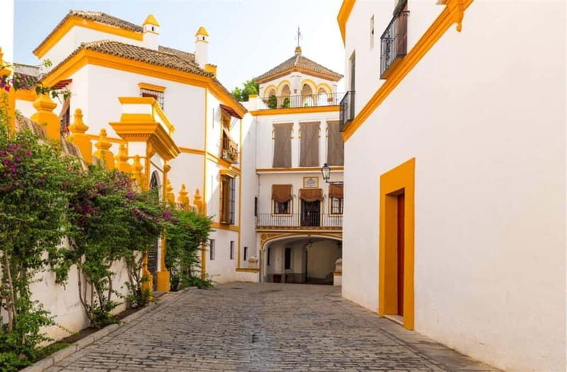 Private Guided Tour of Complete Seville and Jewish Quarter - Starting Point and First Impressions