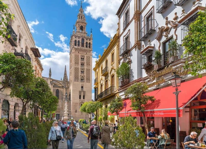 Private Guided Tour of Complete Seville and Jewish Quarter - Seville City Hall and Puerta del Perdón