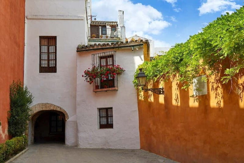 Private Guided Tour of Complete Seville and Jewish Quarter - Exploring the Jewish Quarter
