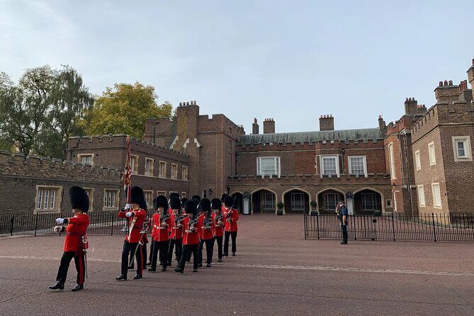 Private Guided Tour of London Landmarks - English or Italian - Key Points