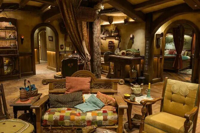 Private Hobbiton, Waitomo Caves, Blue Spring & Hamilton Transfer - Frequently Asked Questions