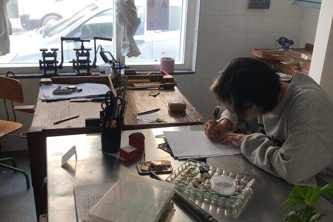 Private Initiation Workshops to Jewelry in Coruña - FAQ