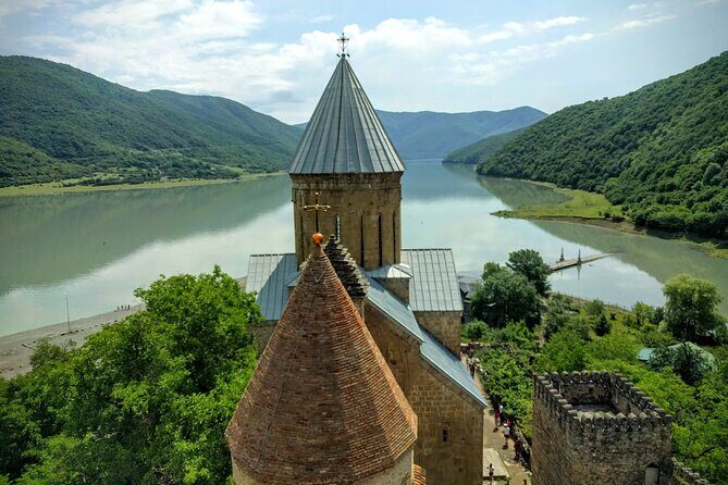 Private Kazbegi Tour: Gergeti, Ananuri & Scenic Views - The Sum Up: Who Should Consider This Tour?