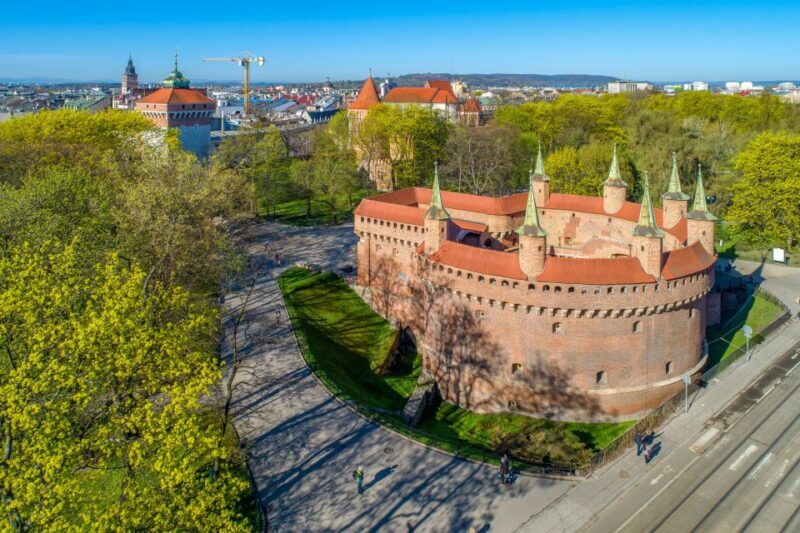 Private Krakow Tour: St. Marys, Cloth Hall & More - Key Points