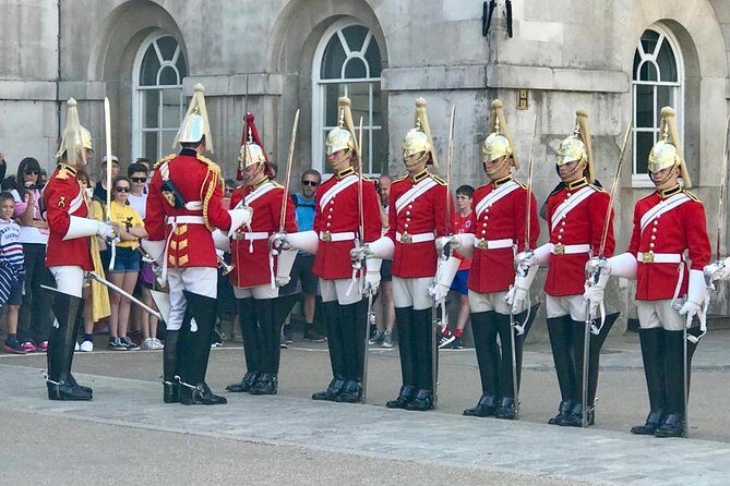 Private London Highlights Tour with Experienced Guide in Taxi - Exploring the Itinerary in Detail