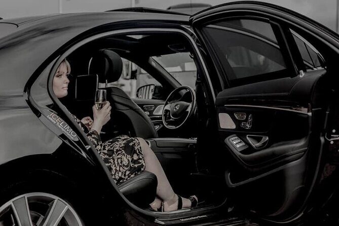 Private Luxury Airport transport Keflavik in Sedan - Key Points