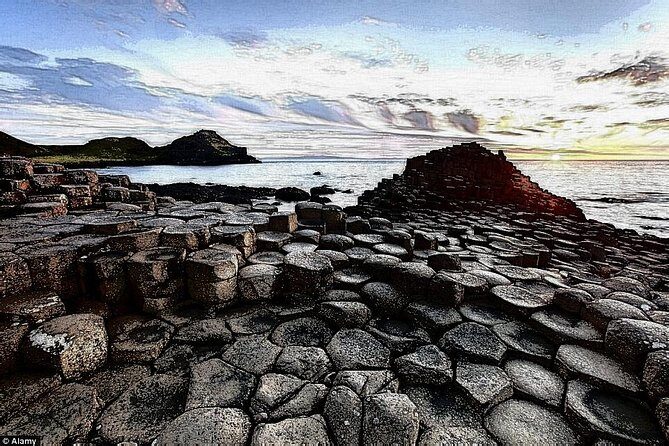 Private Luxury Mercedes Rope Bridge Giants Causeway Coastal Tour - A Detailed Look at the Private Luxury Mercedes Rope Bridge Giants Causeway Coastal Tour