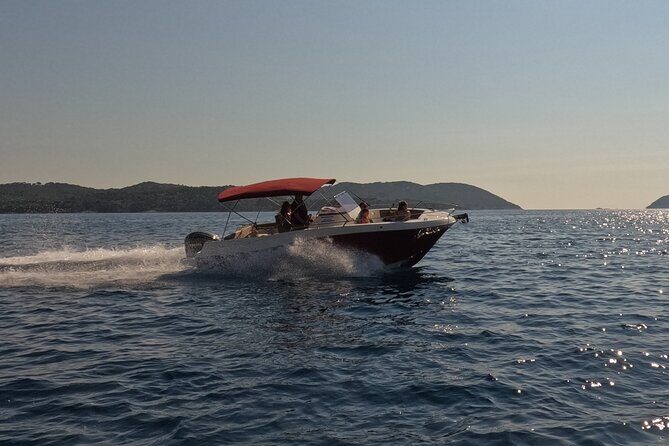 Private luxury speedboat tour-Islands, caves, beaches, snorkeling - Who Should Consider This Tour?