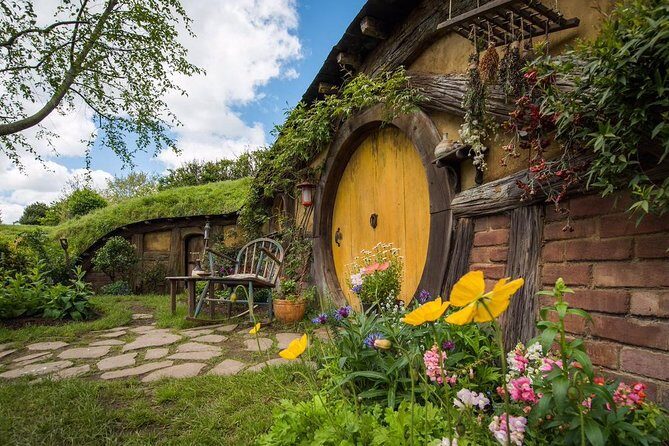Private Luxury Tour From Auckland to Hobbiton Movie Set and Rotorua for couples - An Honest Look at the Private Luxury Tour from Auckland to Hobbiton and Rotorua for Couples