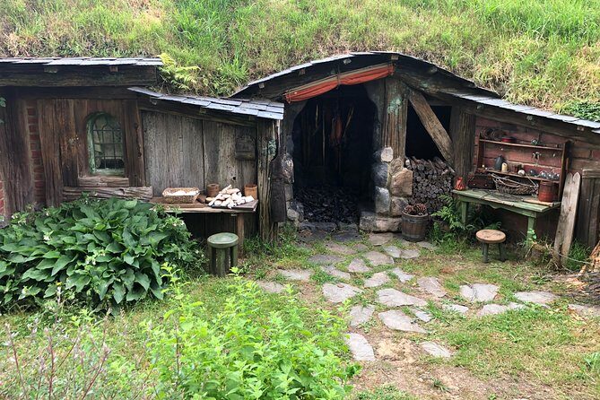 Private Luxury Tour to Hobbiton Movie Set & Waitimo Glowworm Cave - FAQs