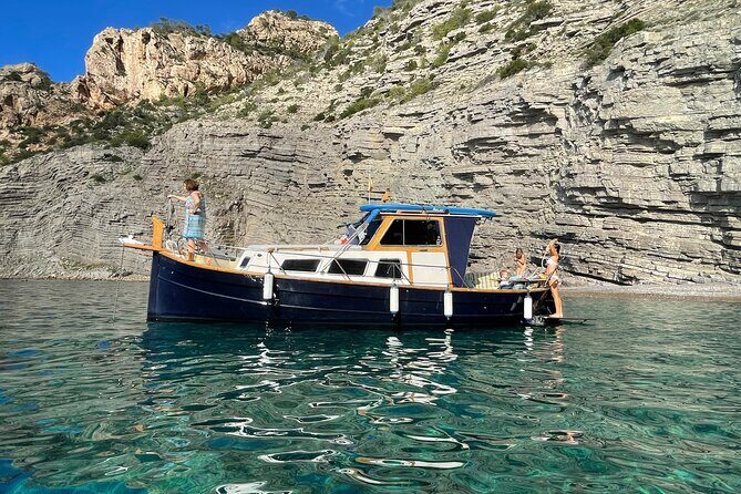 Private Mediterranean classic boat with Paddle boards+Snorkelling - Who Would Love This Experience?