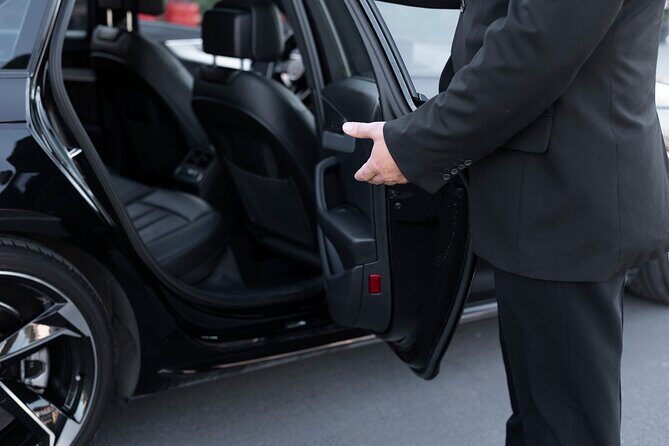 Private Meet & Greet Transfer from El Prat Airport to Barcelona - What You Can Expect