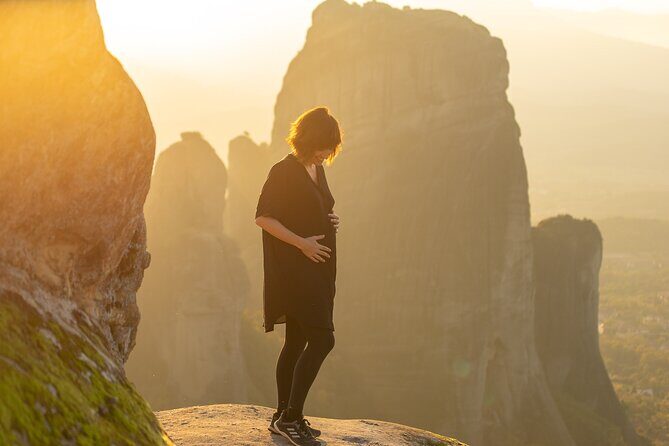 Private Meteora Photo Shoot with a Professional Photographer - Key Points