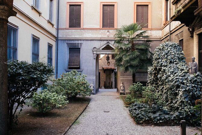 Private Milan Street Photography Walking Tour with an Artist - FAQ