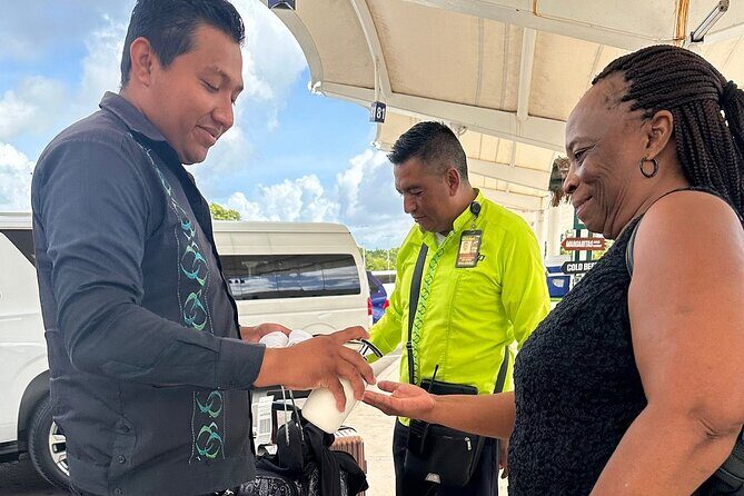 Private Minivan Departures from Hotels to Cancun Airport - A Closer Look at the Private Minivan Transfer Experience