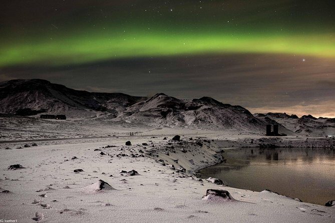 Private Northern lights with photographs - Discovering the Northern Lights in Reykjavik: A Deep Dive into an Exclusive Experience