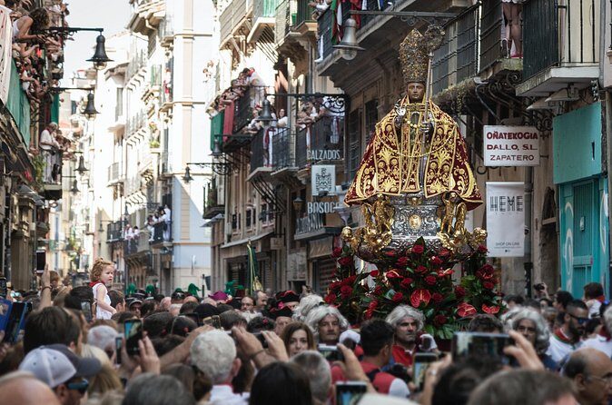 Private Pamplona SAN FERMIN & Bull Run Pick up from San Sebastian - What’s Included & What to Consider