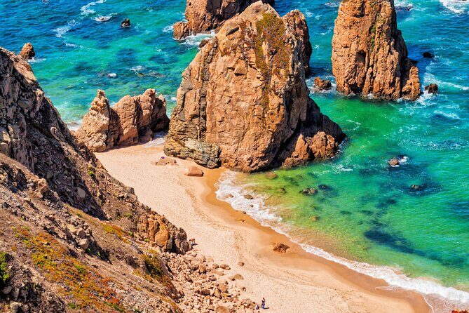 Private Paradise Beaches and Famous Beach Bars Tour in Lisbon - A Closer Look at the Itinerary