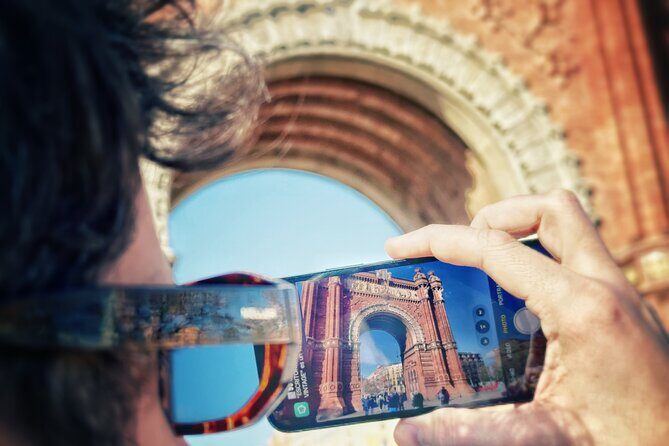 Private (Phone) Photography Class in Park & Old Town - Exploring the Itinerary: From Arc de Triomf to El Born