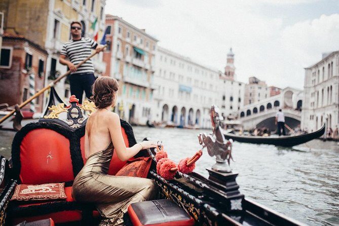 Private Photo Shoot in Venice with Gondola Ride Included - The Land Photo Shoot  