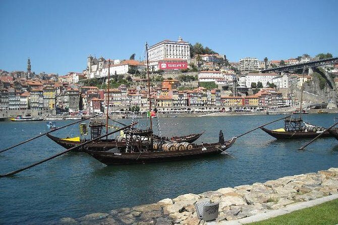 Private Porto from Lisbon with Portuguese lunch and Porto wine tasting - Starting with a Comfortable Pickup