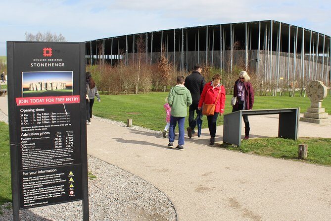 Private Pre Cruise Excursion Transfer London to Southampton Port Via Stonehenge - FAQ