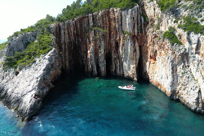 Private Red Rocks and Pakleni Islands beach hopping speedboat tour - Authentic Experiences from Past Travelers