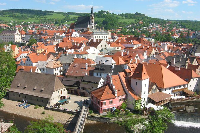 Private Return Day Trip from Linz to Cesky Krumlov with Guided Tour - Key Points