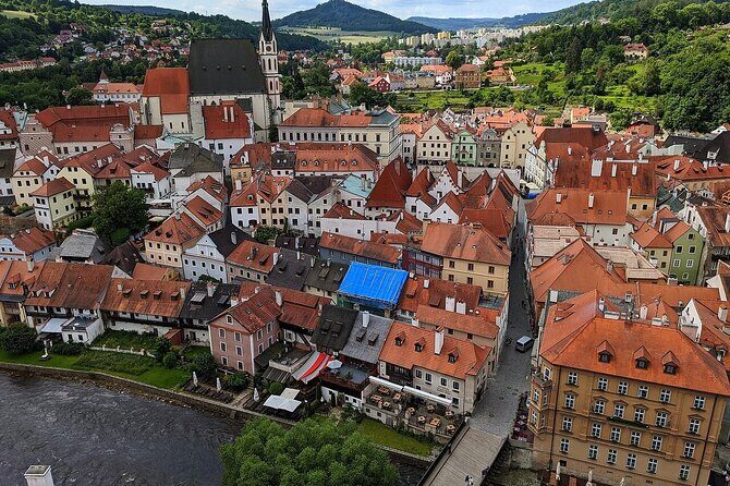 Private Return Day Trip from Linz to Cesky Krumlov with Guided Tour - The Transport Experience: Comfort and Convenience