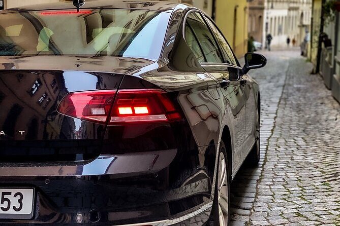 Private ROUND-TRIP (FROM and TO the AIRPORT) by LIMOUSINE 3+1pax - Detailed Review of the Prague Airport Private Transfer Experience