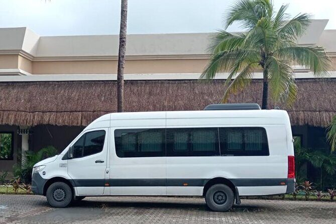 Private Roundtrip transfer from Cancun Airport up Cancun Hotels - Key Points