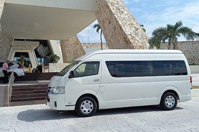 Private Roundtrip Transfer from Cancun Airport up to 15 people - The Vehicle and Comfort Level