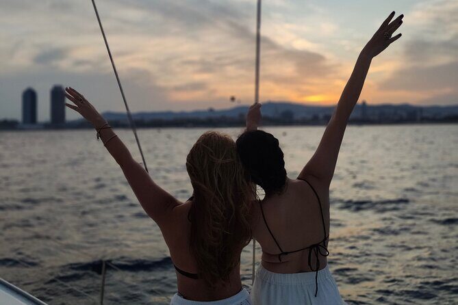 Private Sailboat Barcelona up to 11pax w/Premium Boat & Aperitifs - Key Points