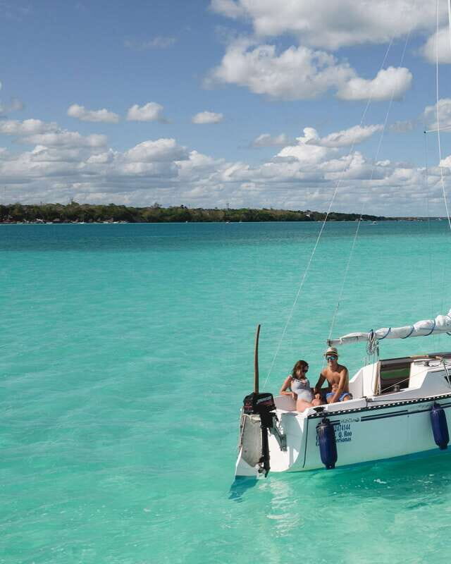 Private sailboat tour across the Bacalar seven colors lagoon - Key Points