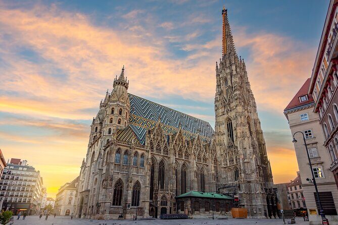 Private Scenic Transfer from Munich to Vienna with 4h of Sightseeing - Key Points