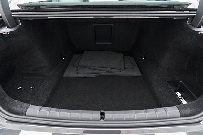 Private Sedan Arrival from J F Kennedy Airport JFK to Manhattan - FAQs