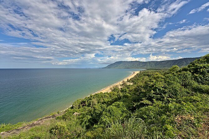 Private Shore Tour: Seafood Sail Cruise Port Douglas - FAQs