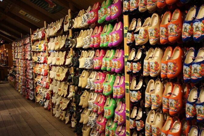 Private Sightseeing Tour to Windmills Cheese Farm and Volendam - Key Points