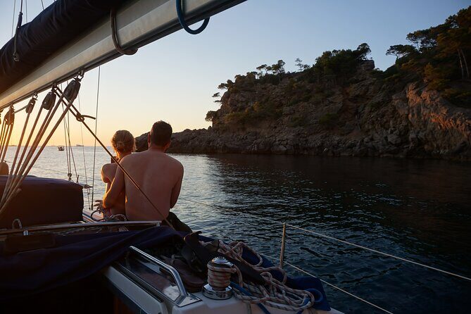 Private Sunset Sailing Tour along the North Coast - Meeting Points and Logistics