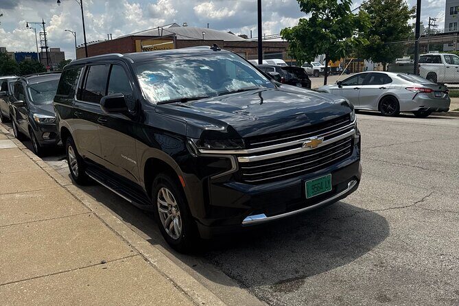 Private SUV Transfer from O'Hare Midway Airport to Chicago - First Impressions: Smooth, Stylish, and Trustworthy