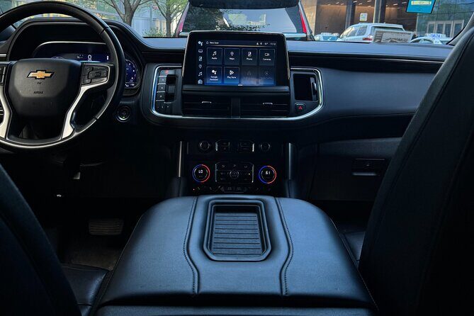 Private SUV Transfer from O'Hare Midway Airport to Chicago - The Pickup Experience: Seamless and Personal