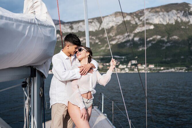 Private Tour by Modern Sailboat Lake Como with Aperitif - Cadenabbia, Villa Margherita, and Villa Carlotta