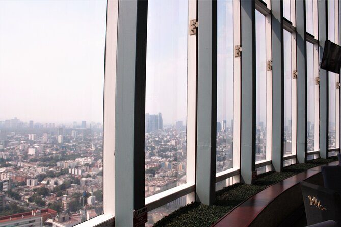 Private Tour: Dinner at the largest revolving restaurant in the world - The View and the Nighttime Atmosphere