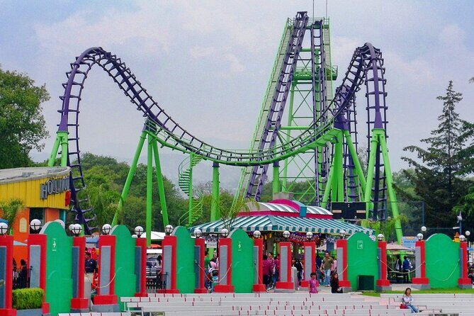 Private Tour: Discover Six Flags, Mexico´s best amusement park