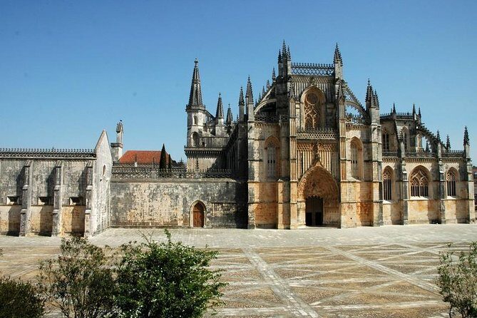 Private tour for 1 to 8 people: Fátima, Batalha, Nazaré and Óbidos - FAQ