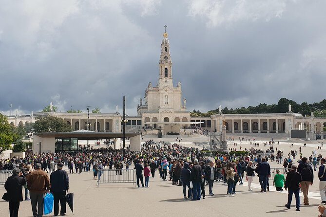 Private Tour Full Day Fátima - Porto - Óbidos - from Lisbon - What’s Included and What’s Not
