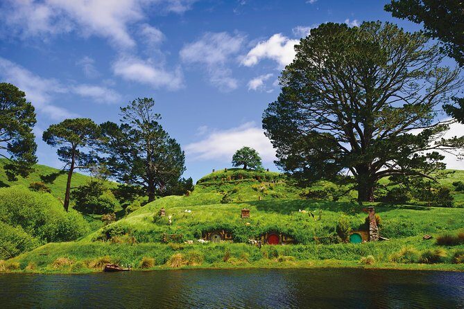 Private tour - Hobbiton Movie Set Evening Banquet Return from Auckland - The Sum Up
