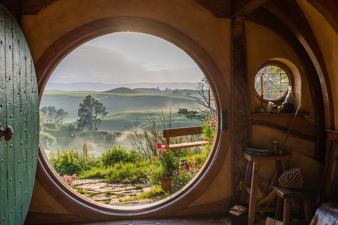 Private Tour: Hobbiton Movie Set & Hamilton Gardens Experience - Key Points