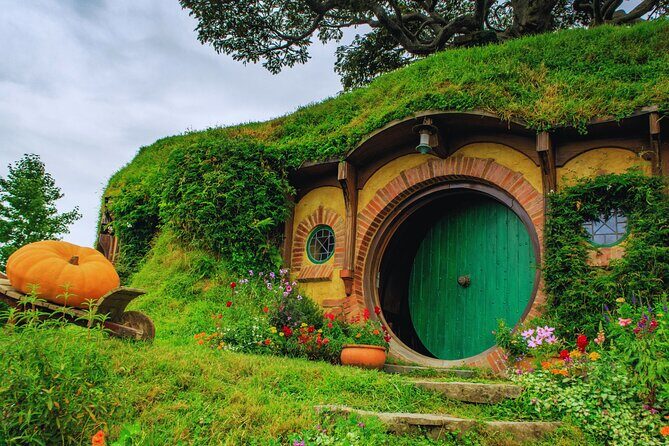 Private Tour: Hobbiton Movie Set, Rotorua Mud Pool & Treewalk - FAQs